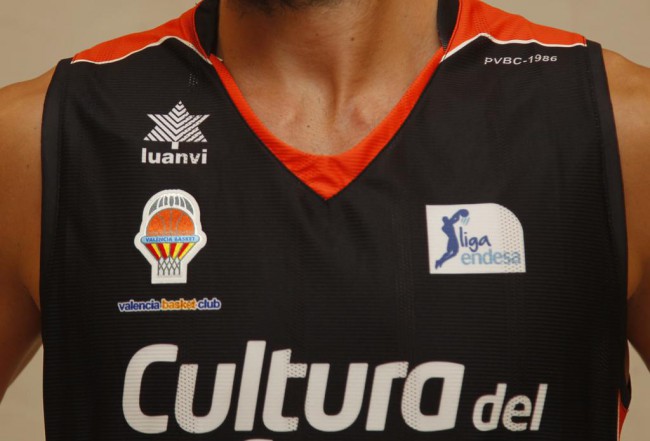 El Valencia Basket presenta sus nuevas equipaciones para la temporada ...