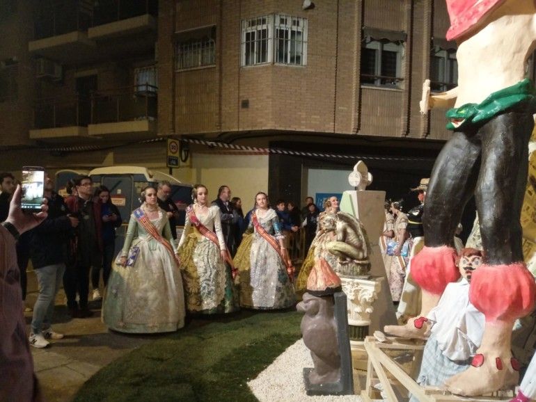 Marina Civera pone el final feliz a la historia de la Falla acabada por ...