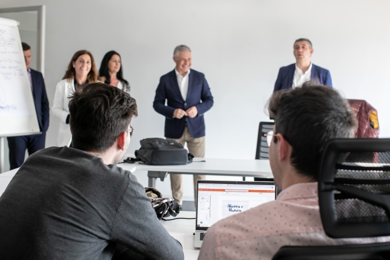 El Hackathon Beyond Barriers de ESIC y el BBVA reta a los profesionales a desarrollar proyectos ...