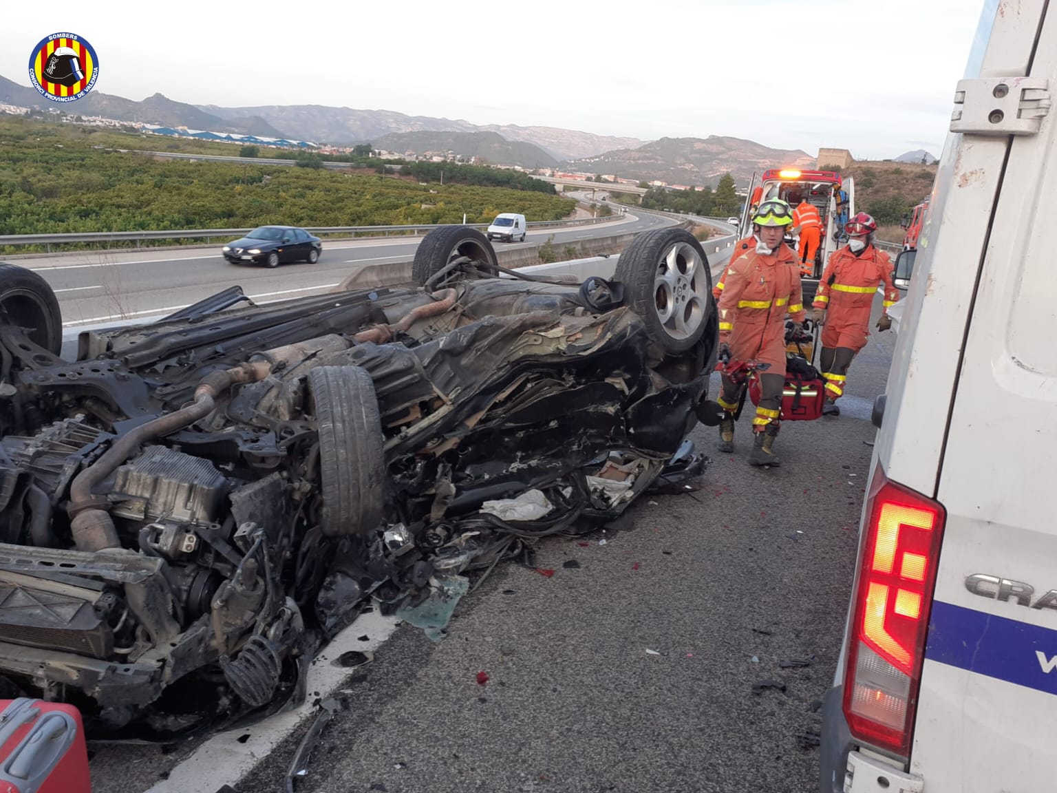 Dos heridos en un accidente entre un coche y una furgoneta en la AP-7 a su paso por la Font d'en ...